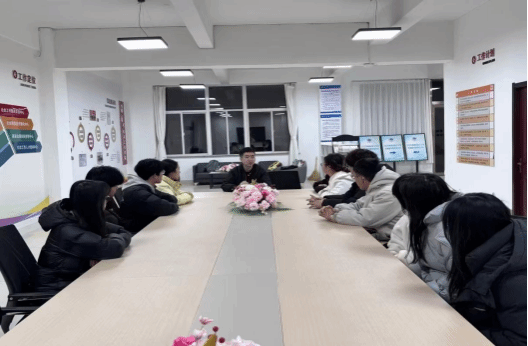 师韵领航 社彩相伴——青年社会工作协会指导老师指导活动 -青岛工学院